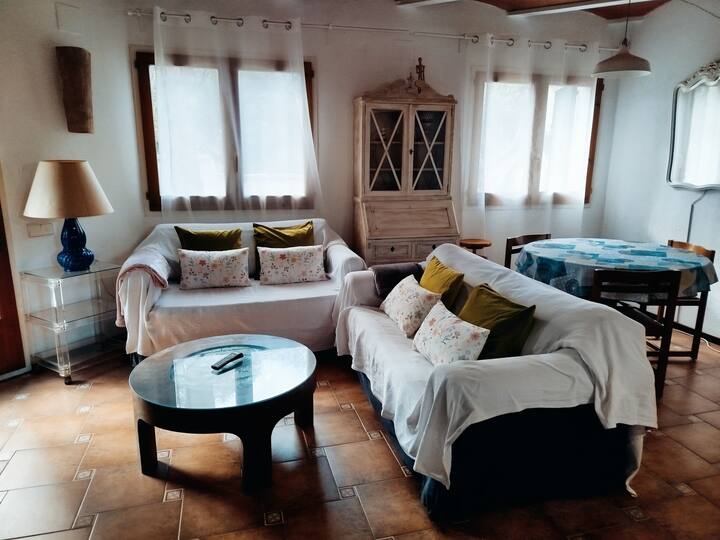 Casa Amb Encant I Una àMplia Sortida Al Jardí - Cadaqués