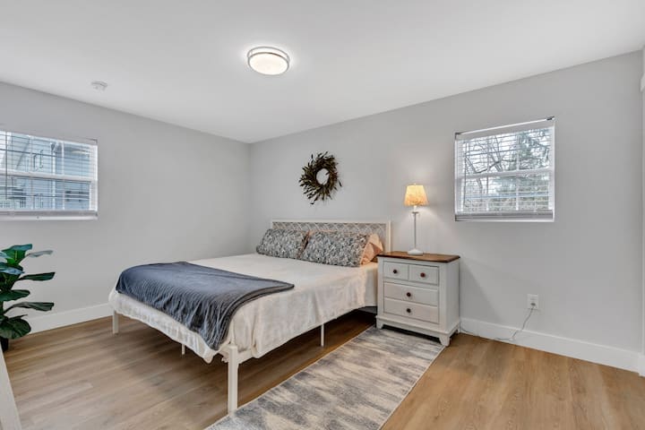 Brand New 2br/1ba Remodel With Gated Parking Lot - Indianápolis, IN