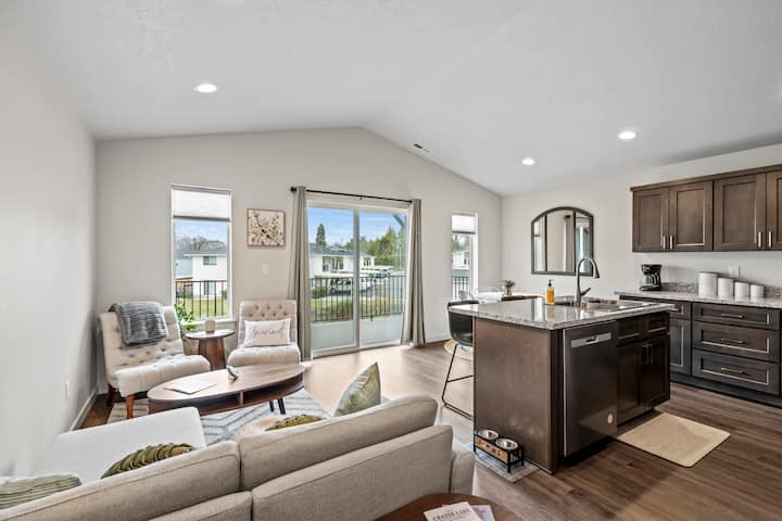 Creekside Terrace - Medford, OR
