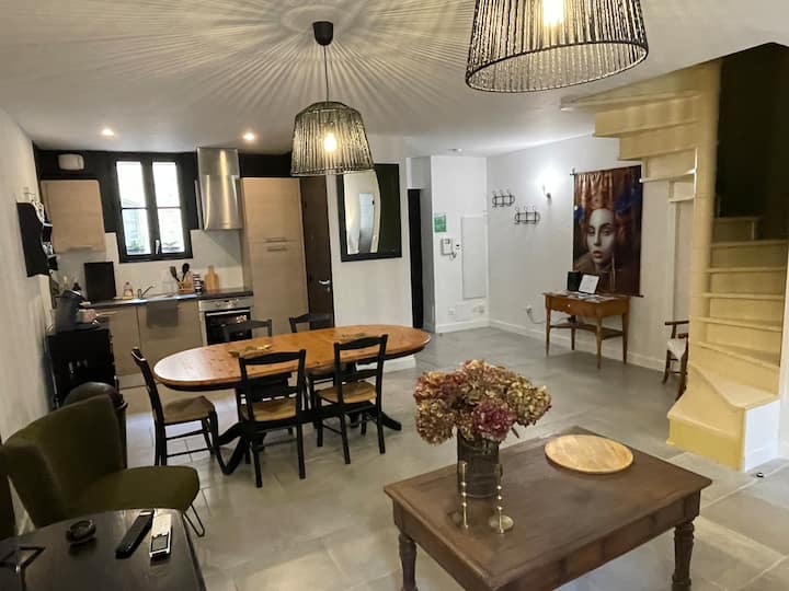 Au Coeur De Pezenas Confortable Duplex 
Climatisé - Pézenas