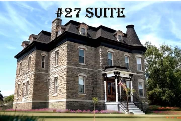 Room #27 @ Claire House - A Haunted B&b - Prescott