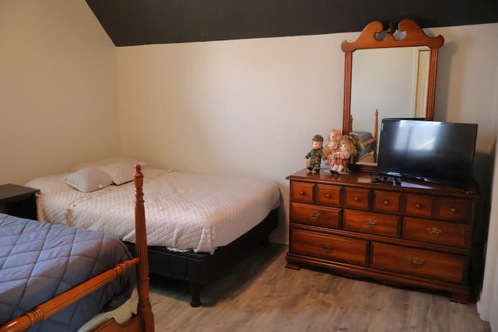 Private 2 Bed Room W/ Bath Near Lbl / Cadiz - Cadiz, KY