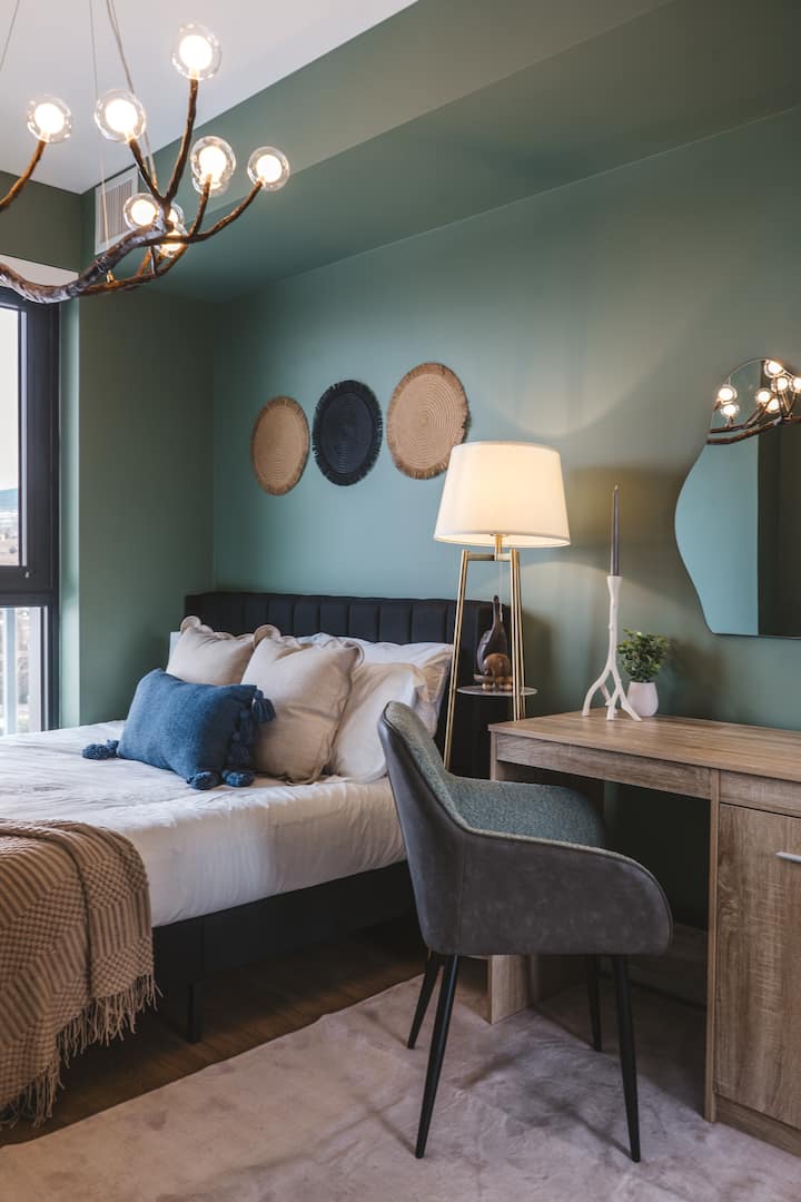 Luna Suite | Pet-friendly 1br - Canada