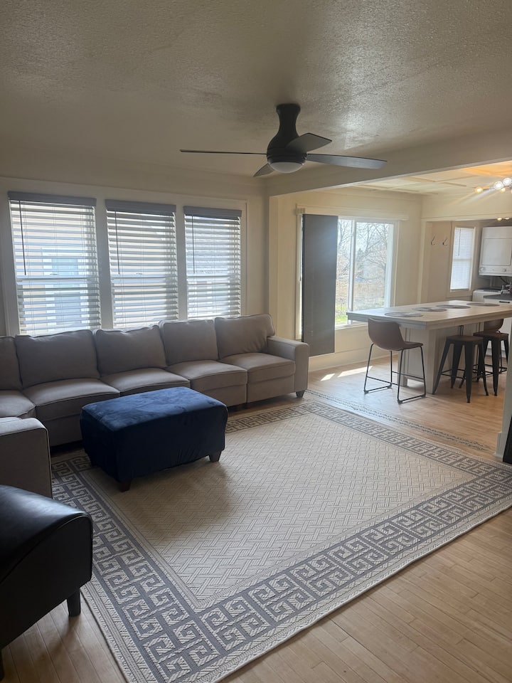 Executive 3-bedroom Remodel For 1+ Month Stays - Sheboygan, WI