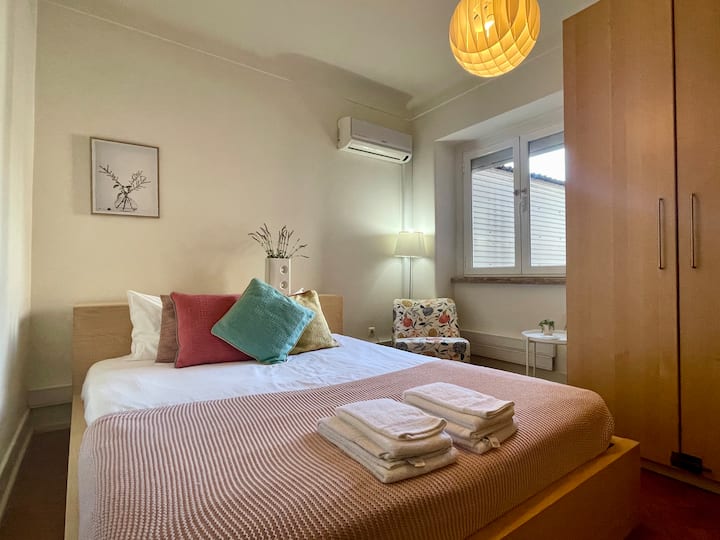 Bright & Spacious By The River, By Timecooler - Alfama