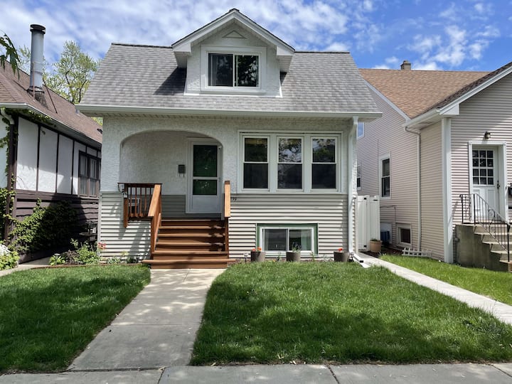 North Mayfair Retreat - Chicago, IL