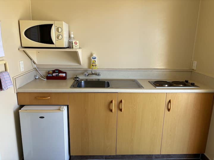 Alpenhorn Motel Unit 1 Studio - Te Anau