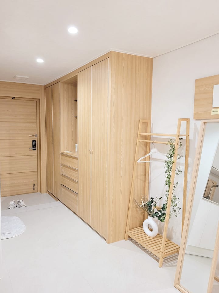 교대역도보1분/강남역차5분/
방2개/퀸침대2개/주말무료주차/유료주차/남향/아파트8 - Seoul