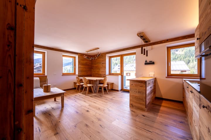 New Alpine Flat | Central Stay With Scenic Views - Alleghe