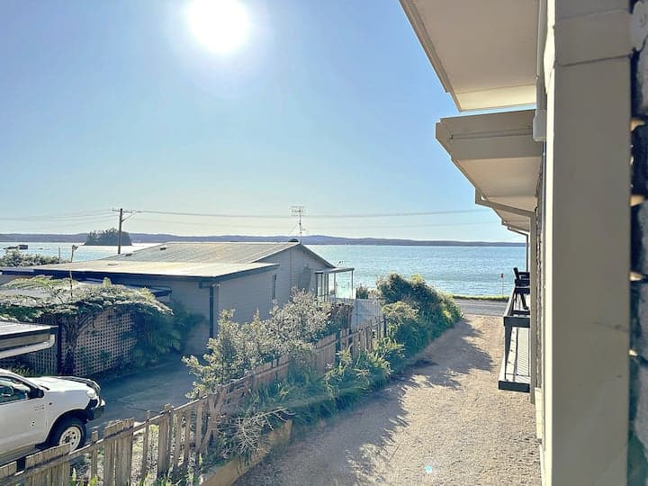 Manhattan | Stylish 1br Beachfront On Casey’s - Batemans Bay