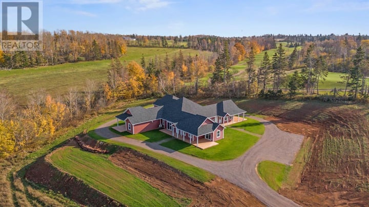 Golf & Country Condo - Prince Edward Island