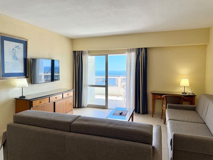 Pyr Beachfront And Pool Apartment - Fuengirola