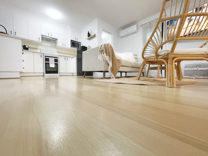 Oceanfront | 2br Sleeps 4 | Free Parking + Netflix - Long Beach