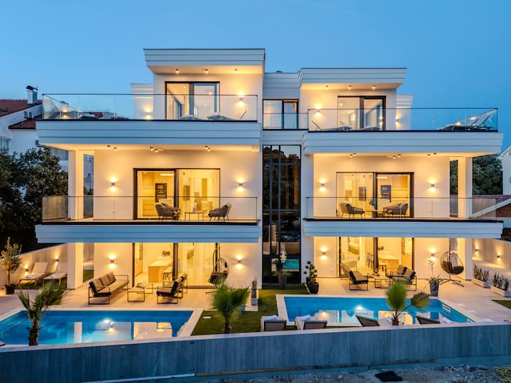 Villa Dantela For 12 With Two Private Pools - Novalja