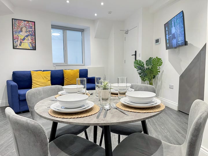 1bdr Shoreditch Flat W/ Patio Near Old St & Hoxton - London, UK