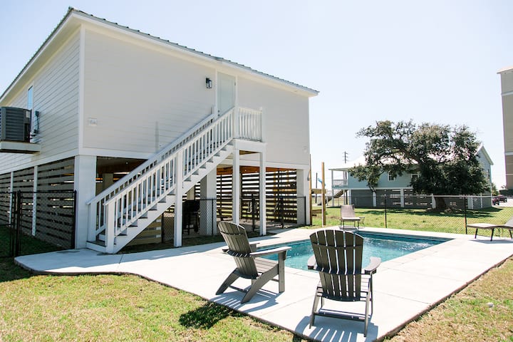 Pelican Pearl, 1 Block From Beach W/ Pool - Biloxi, MS