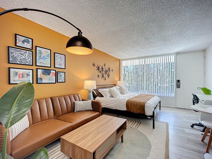 Cozy King Studio | Near Zoo & Downtown - Jacksonville, FL