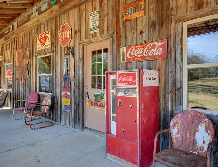 Viks General Store-unique-creekside-sleeps 7 - Arkansas