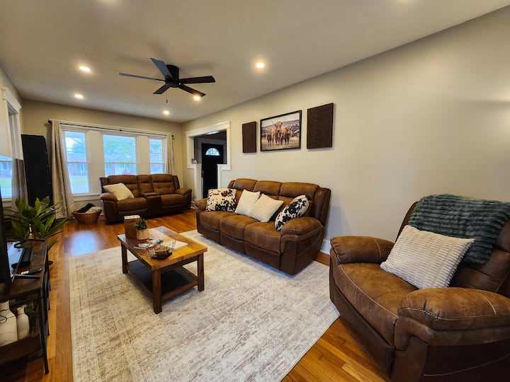 4br Near Oberlin | Sleeps 9 | 3 Full Baths - Grafton, OH