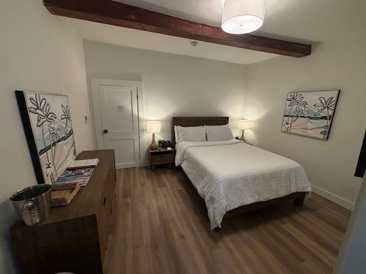 Ground Floor Queen - Bermuda