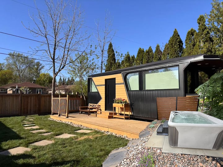 Cozy Urban Retreat Tinyhouse With Spa - Ontario