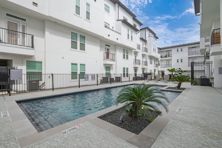 2 Bedroom/ 2 Bath Apartment, Pool And Gym. 3 Beds! - Briar Forest Drive – Houston