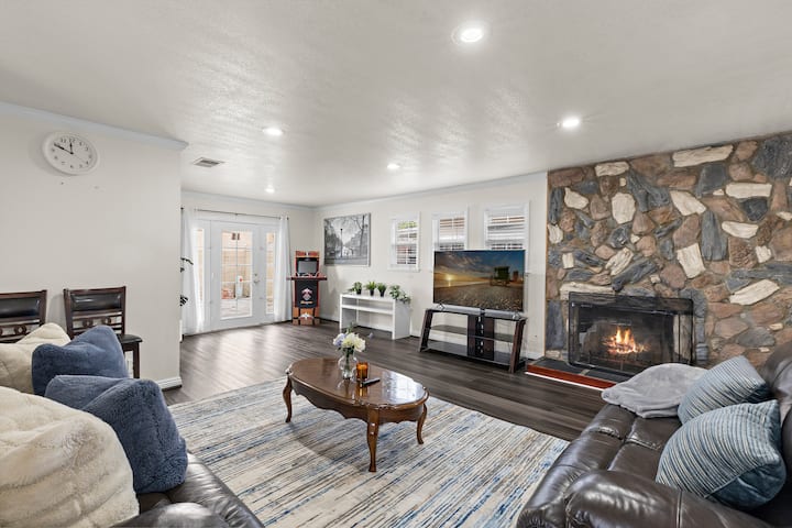 Beautiful Spacious 5br Disney Home - Santa Ana, CA