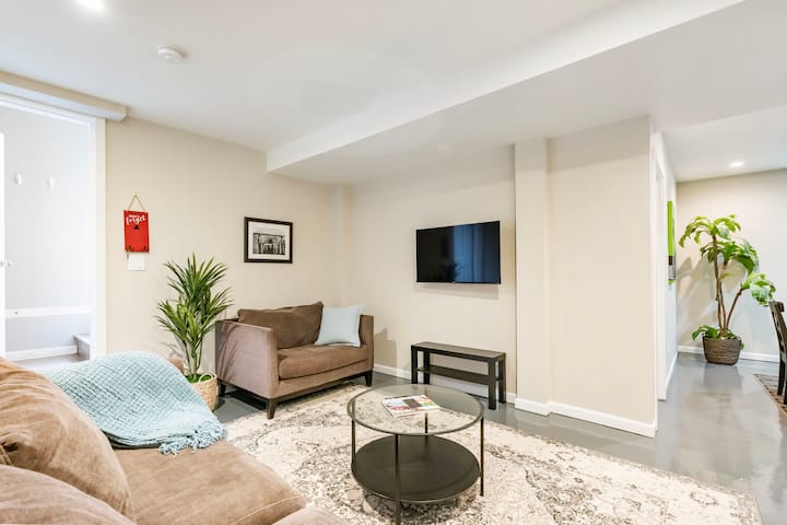 Irving Park Place | Close To Moda Center - Portland, OR