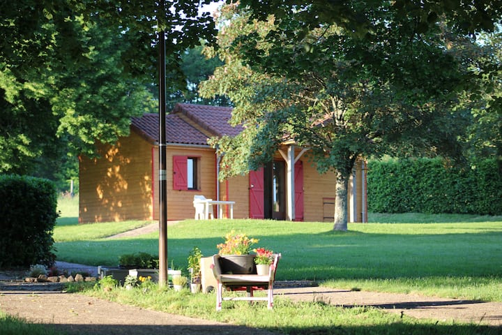 Village De Gîtes En Dordogne 4 Personnes ! - Saint-Yrieix-la-Perche