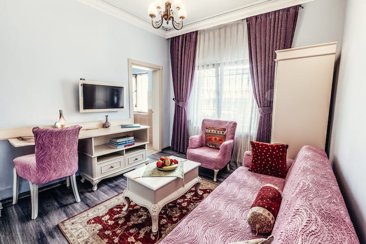 Chic 45 M² Old Town Apt | Perfect For 2–3 - Istanbul