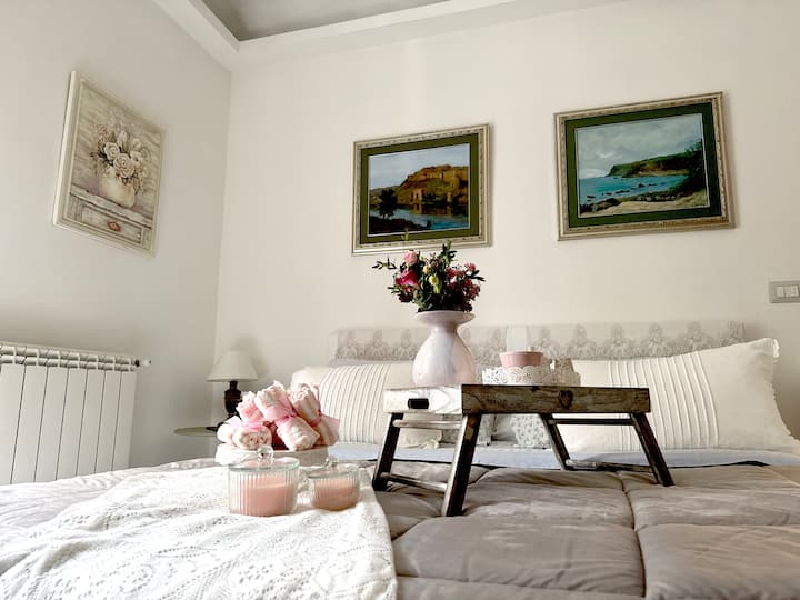 Centralissima, Silenziosa E Collegata A Tutto - Naples