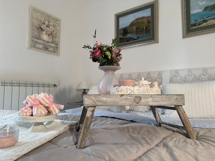 Centralissima, Silenziosa E Collegata A Tutto - Naples