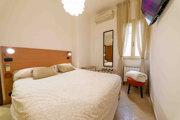 Adriano 27: Petite & Central - Modena