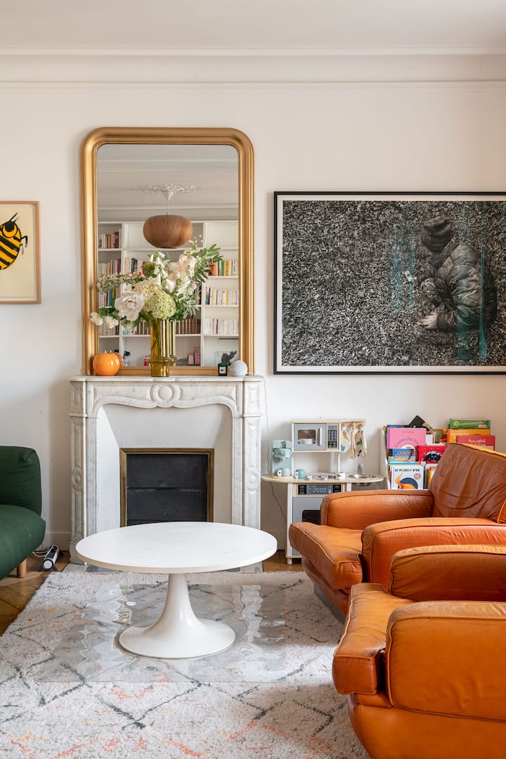 Family Apt Facing Lovely Square - Paris