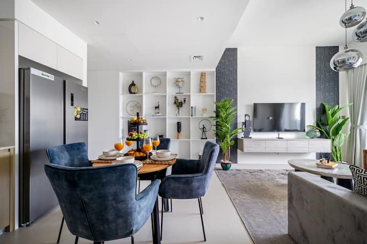 5 Min Walk To Dubai Mall | 2br - City View - Dubai