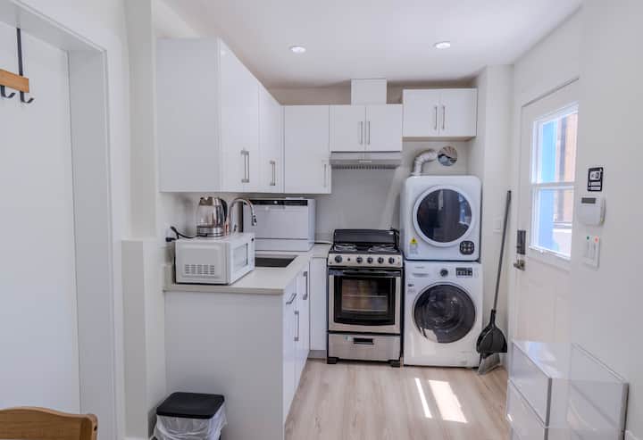 Quiet, Cozy 2br1ba Near Skytrain - Burnaby