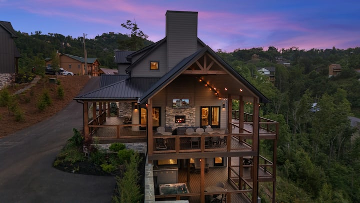 New Lux Lodge/heated Pool/mtn Views/firepit/hottub - Gatlinburg, TN