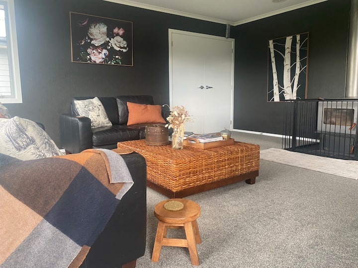 Tomogalak Lodge - Farm Views, Spa And Space - Lumsden, New Zealand