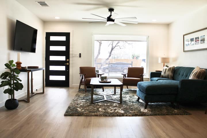 Austin - East Side Gem - Charming Modern Retreat - Austin, TX