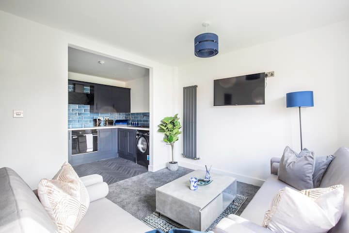 Ancoats 5 Bedroom, 2 Bathroom, Parking! Central - West Yorkshire