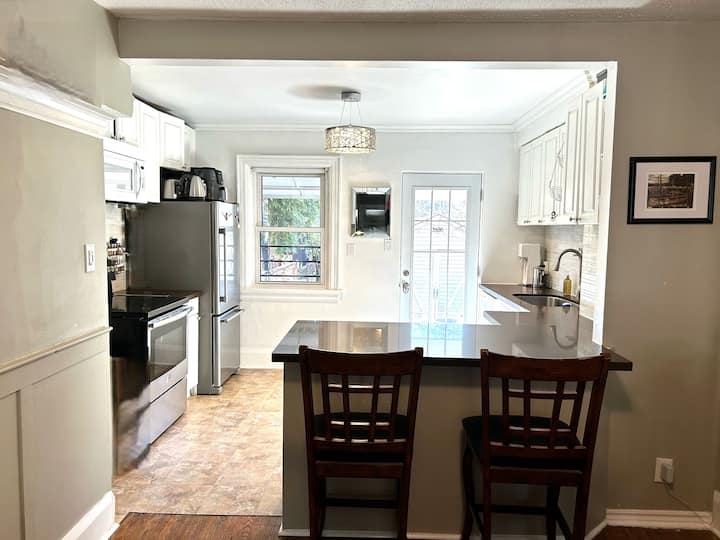 Cozy Leslieville Retreat Near The Beach & Downtown - Toronto