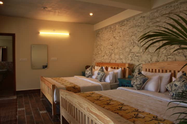 Lakeside Family Stay | Spacious Room With Lakeview - Bhimtal