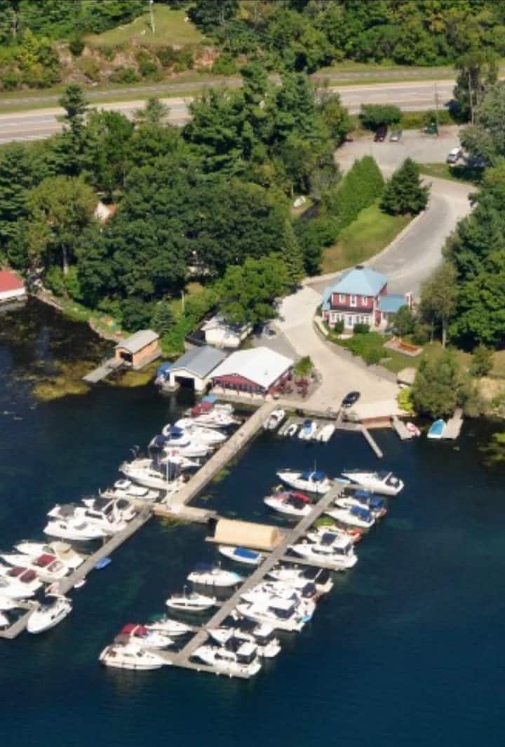 Cottage Overlooking Marina - Gananoque