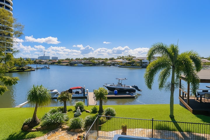Large Waterfront Home With Magical Gc Sunsets - Gold Coast