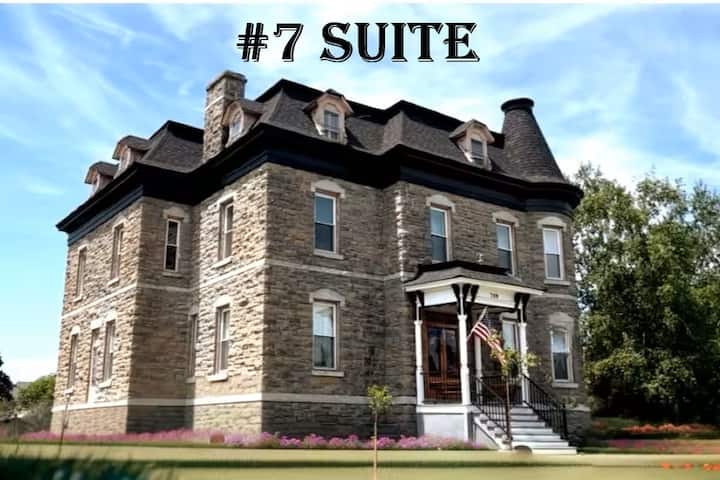 Room #7 @ Claire House - A Haunted B&b - Prescott