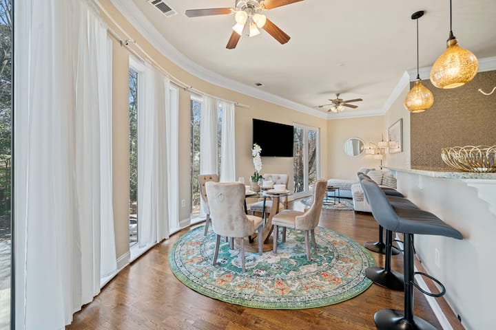 Brand New- Modern Luxe Getaway- Centrally Located! - Buckhead, GA