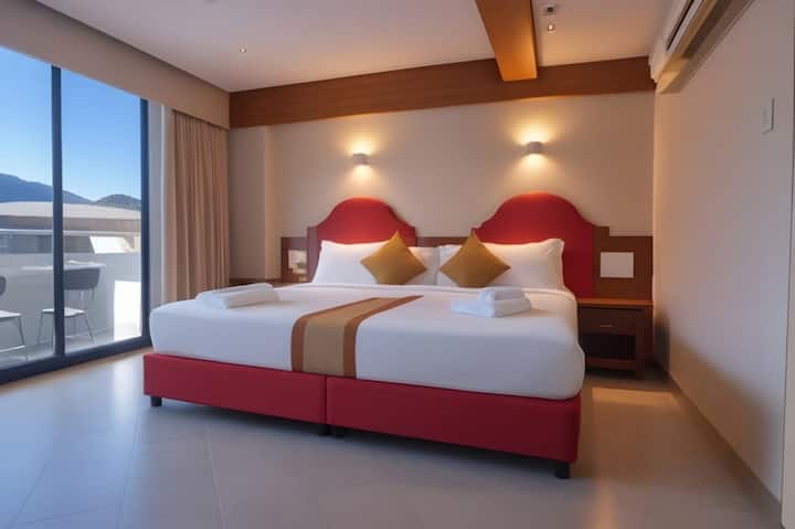 Hack Patong Beach-suite Balcony - Patong Beach