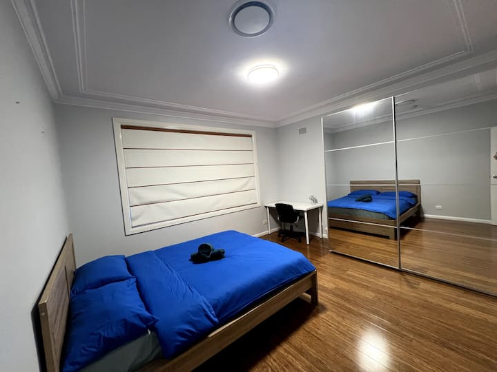4 Yellow Room - Parramatta