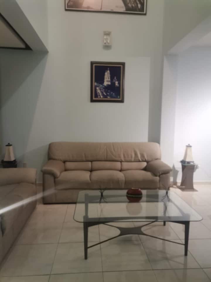 Casa Ceconexpo. 3 Habitaciones, 4 Camas, 2.5 Baños - Morelia