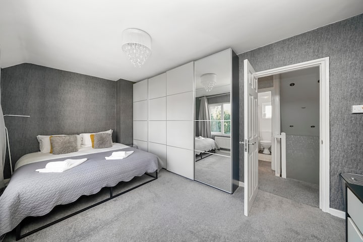 Elegant 3bed Family Home In Chadwell Heath - London